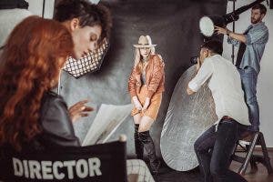 How Much Do Photographers Make? Typical Photographer Salary (2021 ...