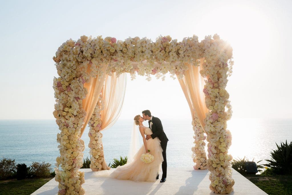 Master These 10 Wedding Poses for Natural Photos
