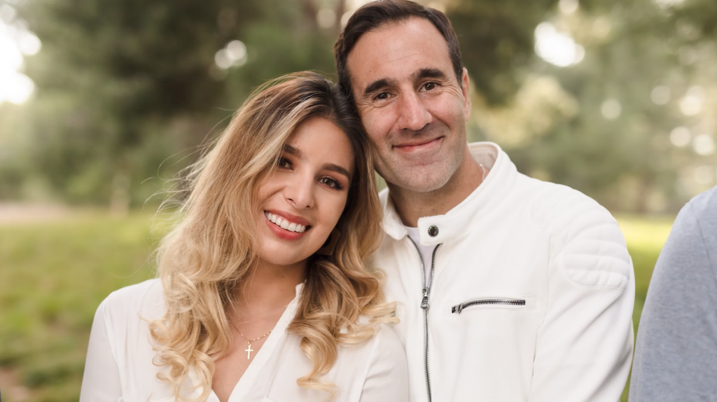 10 Group Photo Poses and Ideas For Family and Wedding Photography - Adorama
