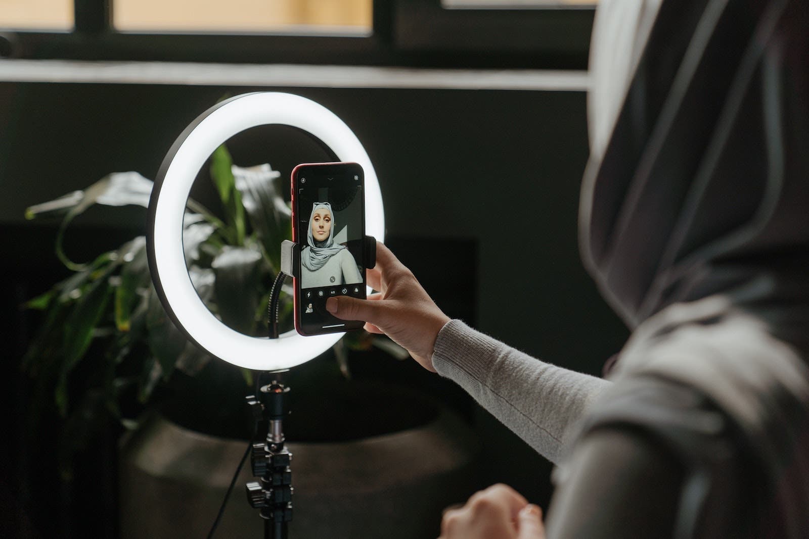 How to Take a Good Selfie in 6 Tips - Adorama