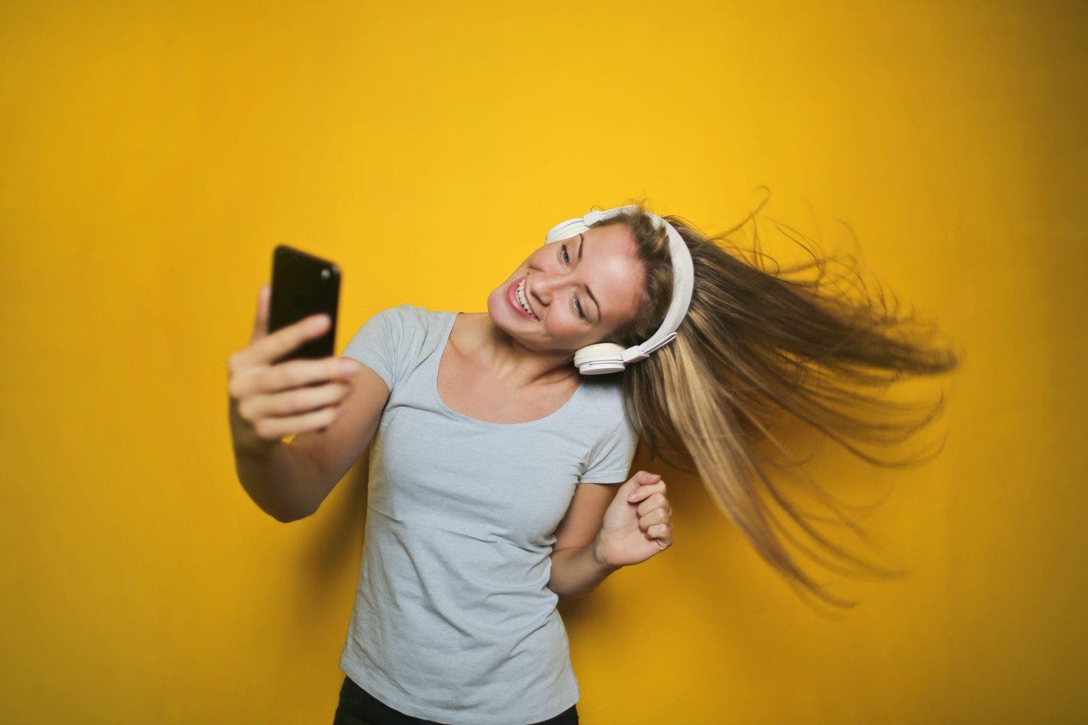 How to Take a Good Selfie in 6 Tips - Adorama