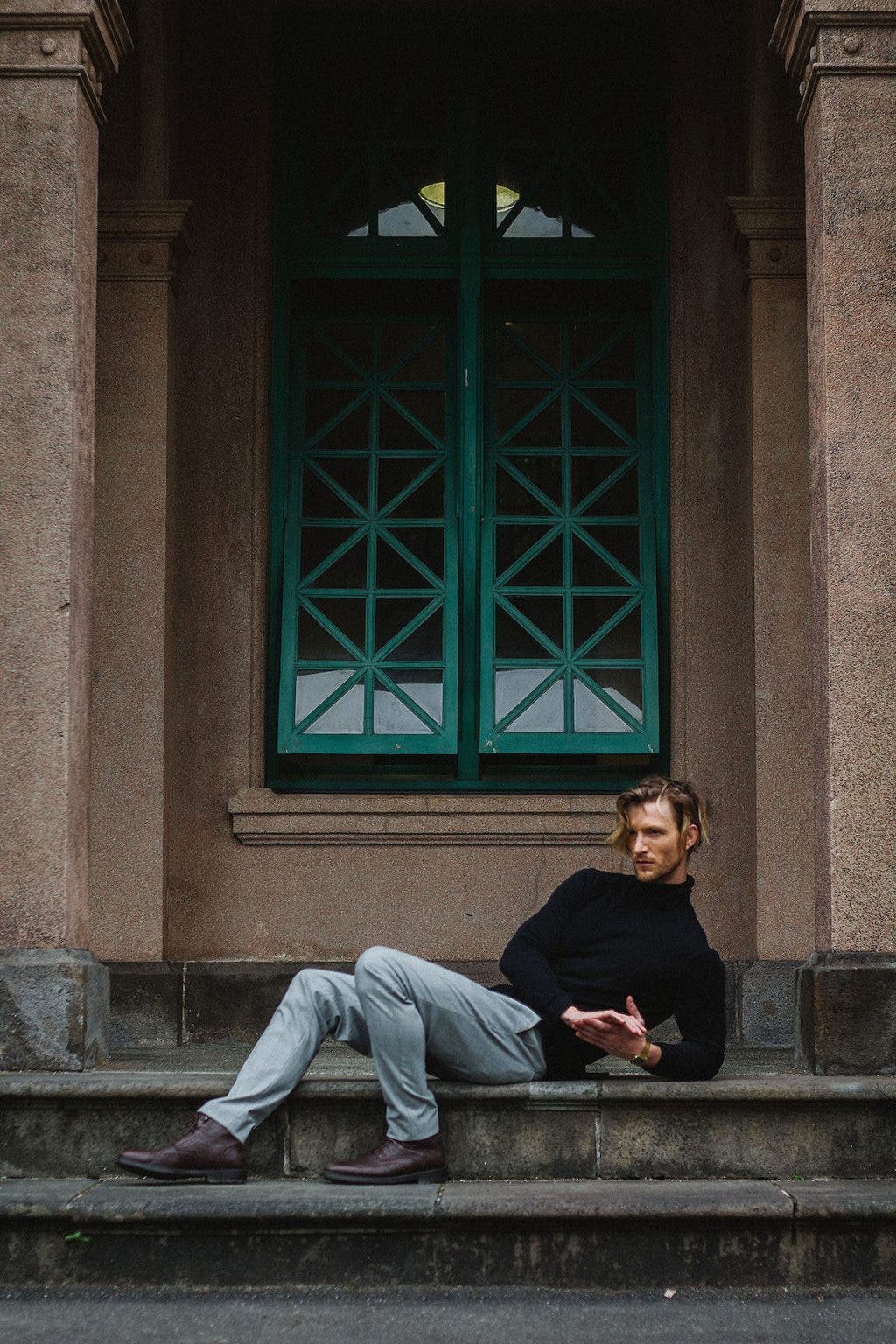 Sitting Poses for Photos: How to Pose Sitting Down - 42West