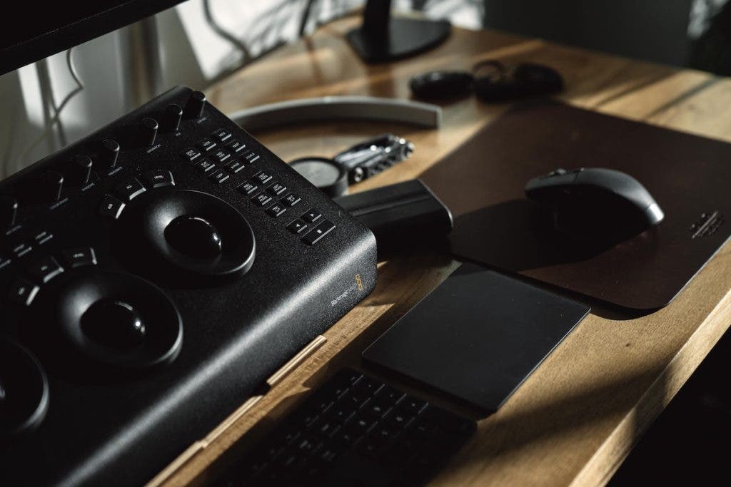 How to Connect Your Wireless Mouse - 42West, Adorama