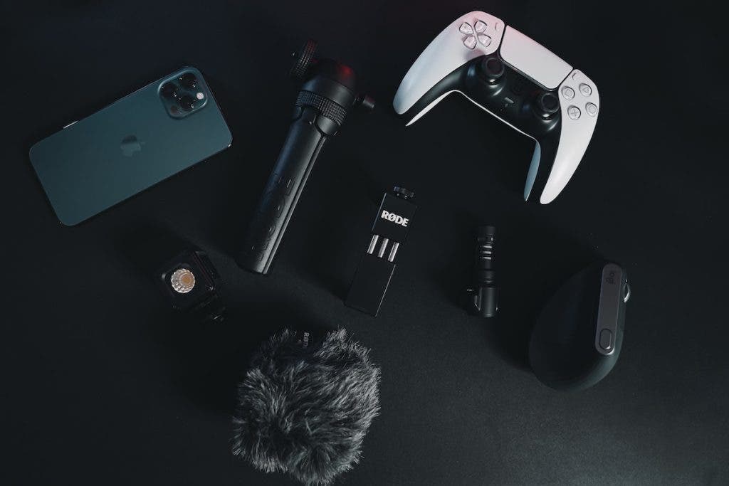 Best Microphone for Your iPhone in 2023 - 42West, Adorama