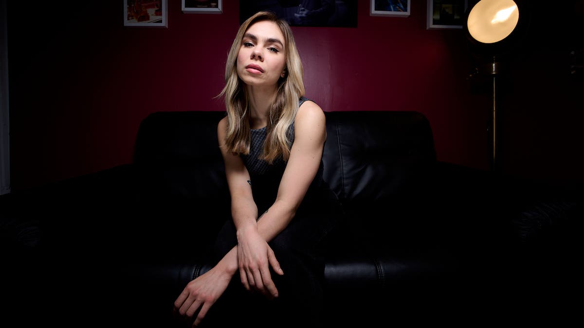 How to Capture Wide-Angle Portraits - Adorama