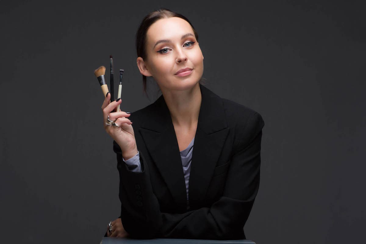 How to Shoot One Light Headshots - Adorama