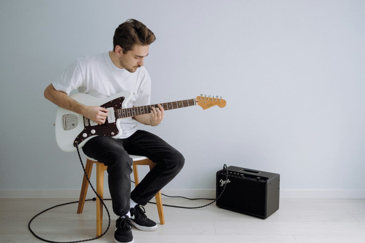 Choosing Your First Electric Guitar: A Beginner's Guide - Adorama