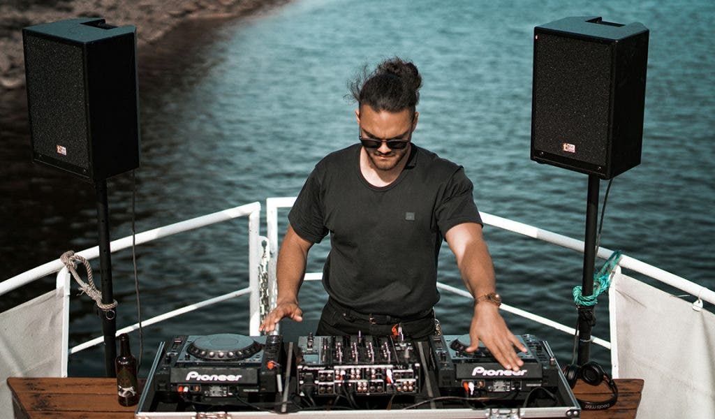Best Standalone DJ Systems in 2024 for Starters, Pros, & More - Adorama
