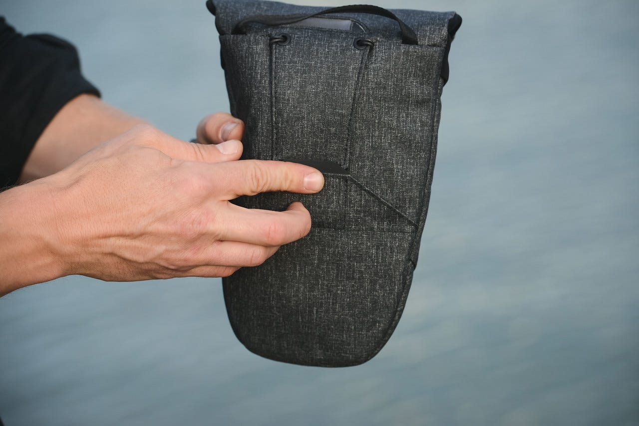 Peak Design Range Pouch, Medium, Charcoal - Adorama